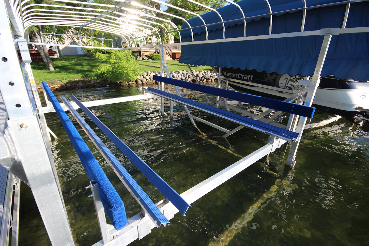 Pontoon Lift: Shoremaster Pontoon Boat Lift Systems | ShoreMaster