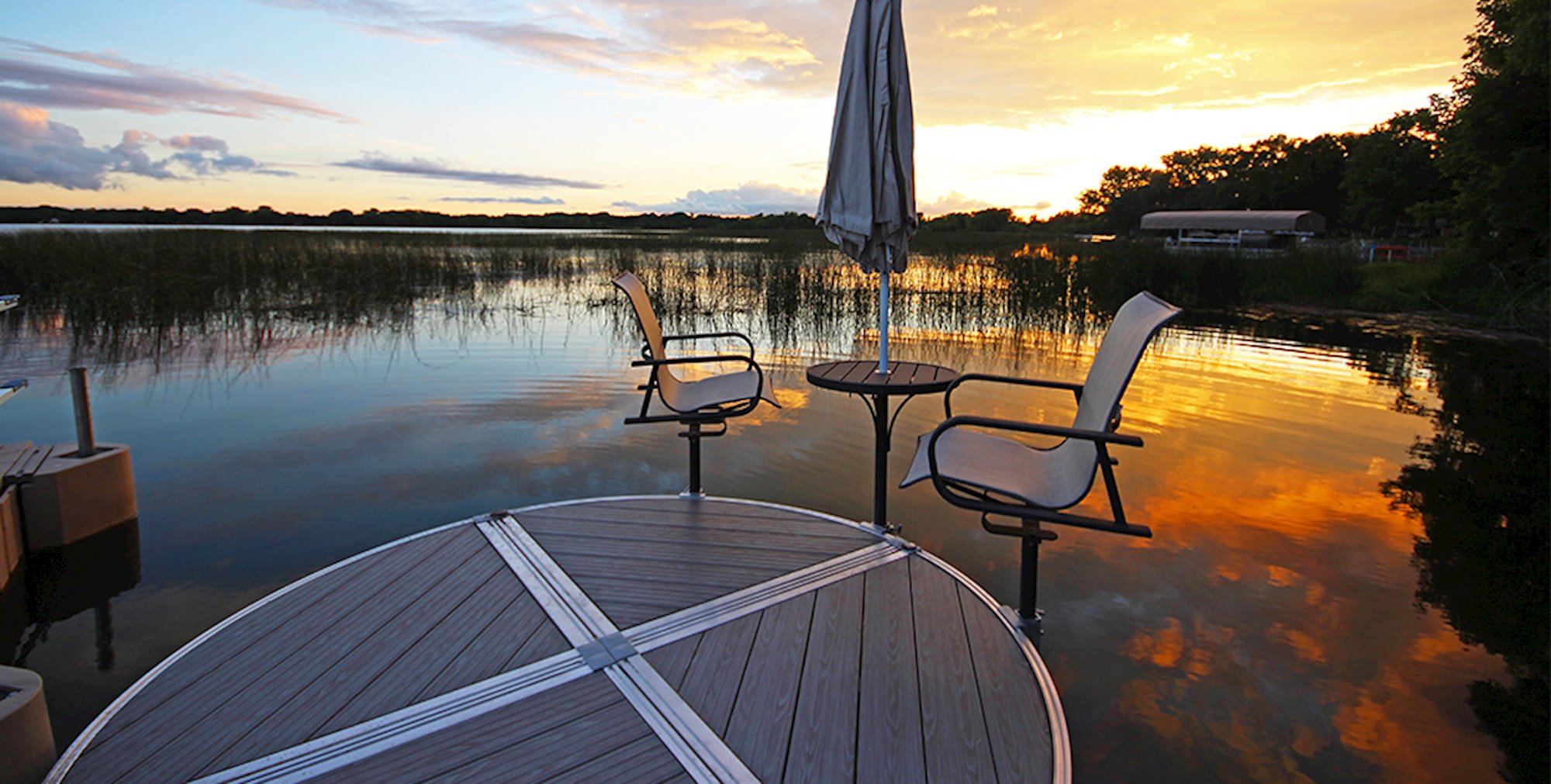 Best Dock Furniture: Fixed Table and Chairs for Lake Dock Living ...