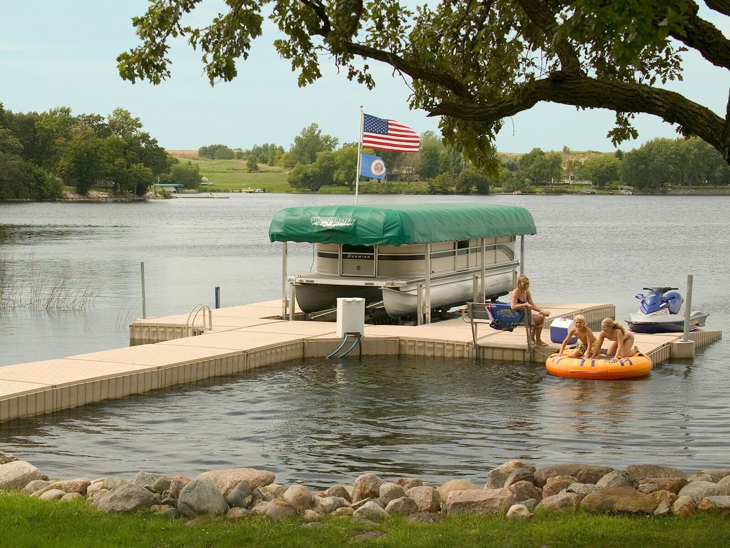 Floating Dock: Floating Dock Systems for Boats | ShoreMaster